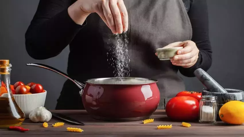 A importância do uso moderado de sal na alimentação | UVA